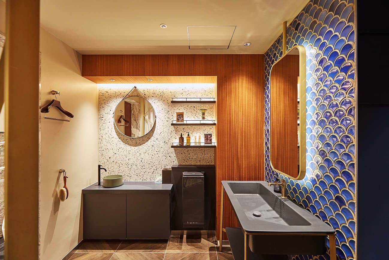 Unique and High-Tech Japanese Bathrooms in Umeda, Osaka | Premium Style ...